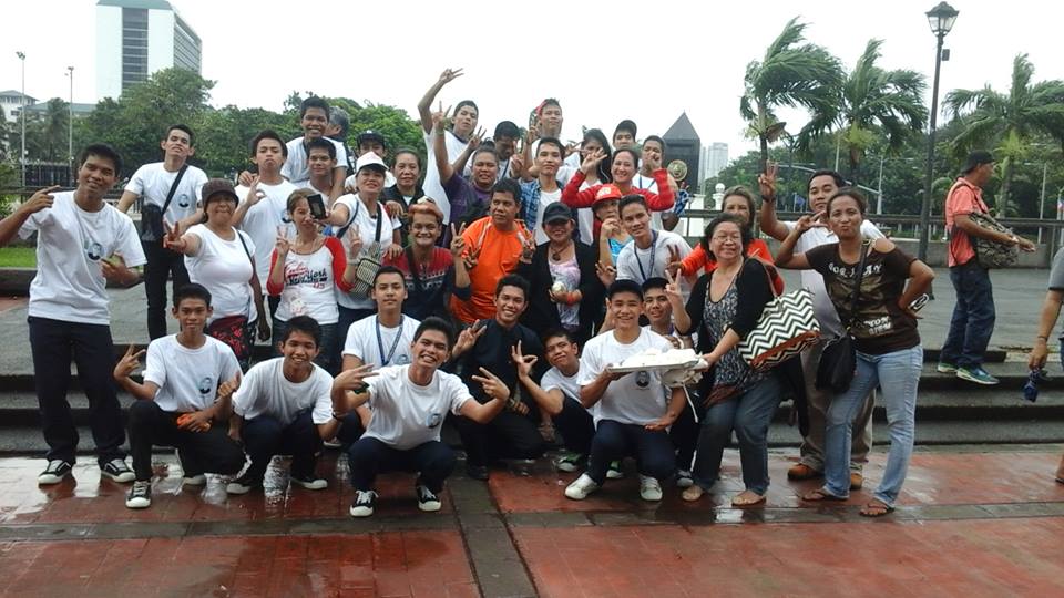 Young Loyalists join the Pro-Marcos rally at Luneta – Bagong Lipunan